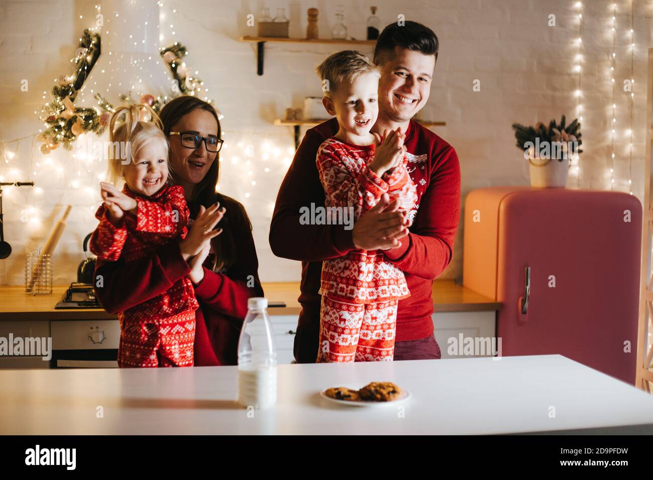 Cheerful family hi-res stock photography and images - Alamy