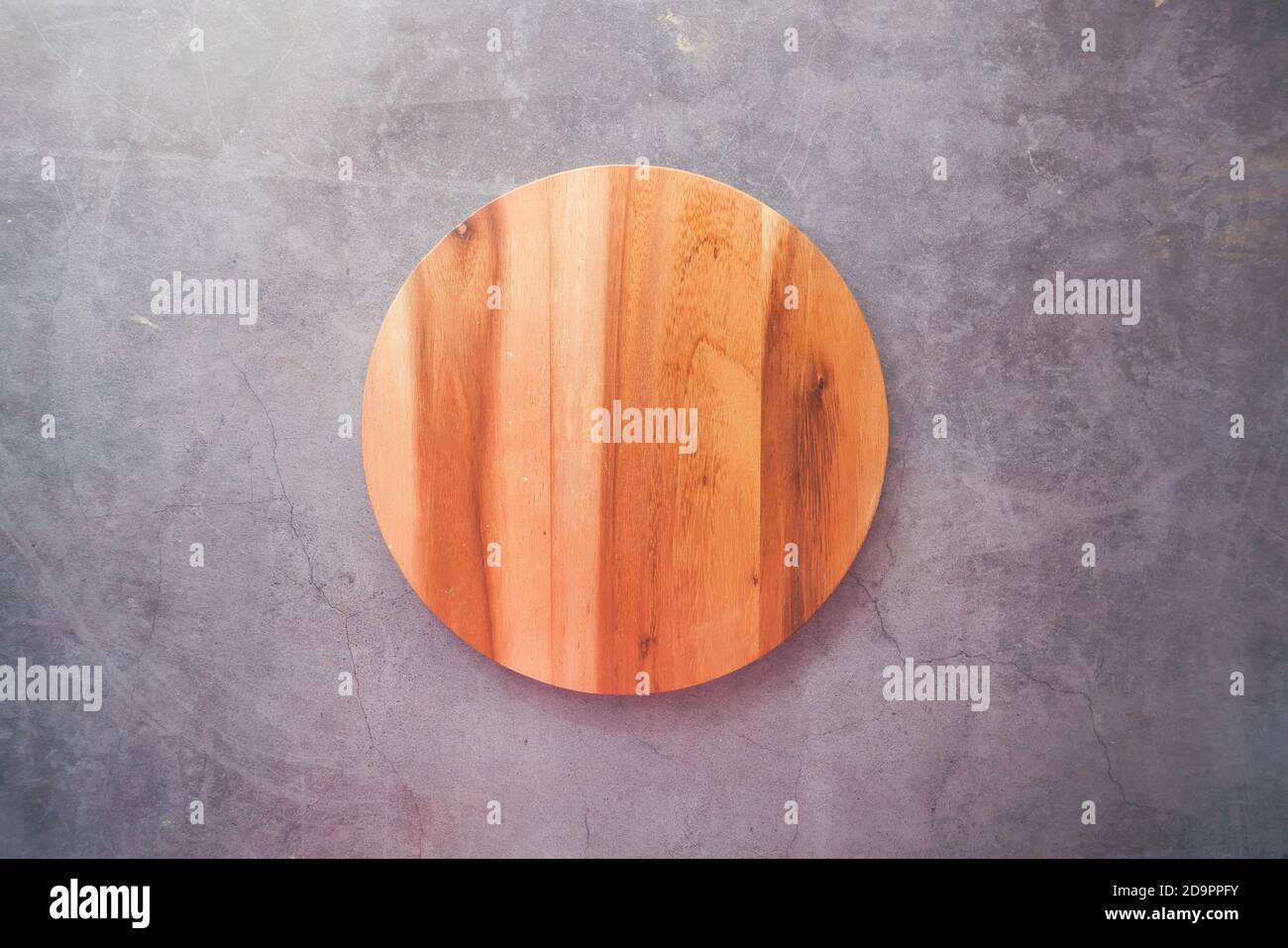 wooden chopping board on table top down Stock Photo - Alamy