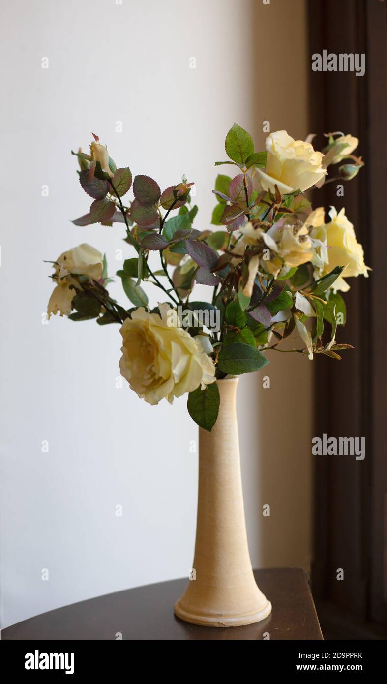 Vertical closeup of white roses in a white ceramic vase Stock Photo - Alamy