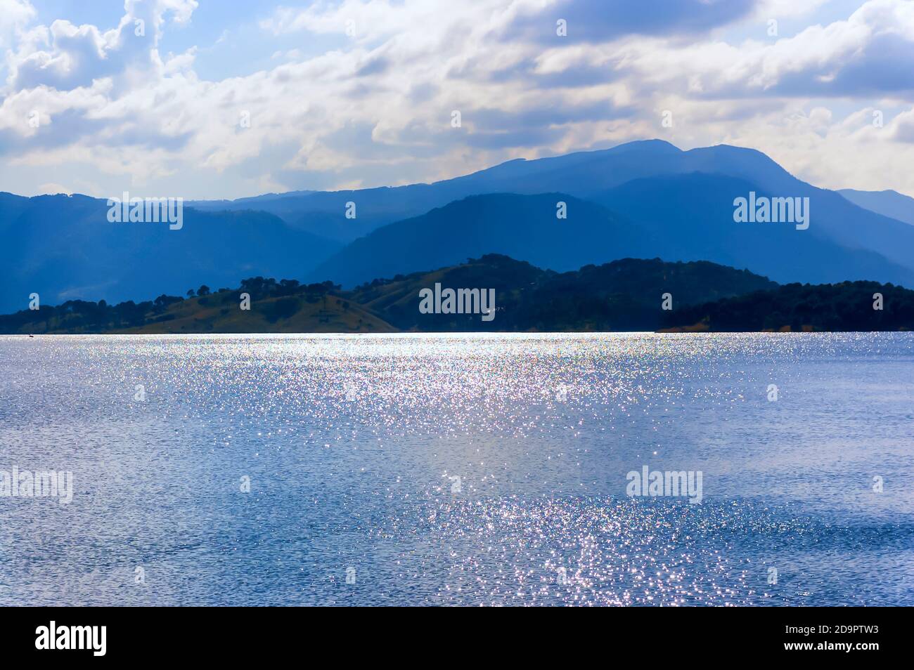 Sunlight reflecting off water waves to cause sun glitter at Umiam lake ...
