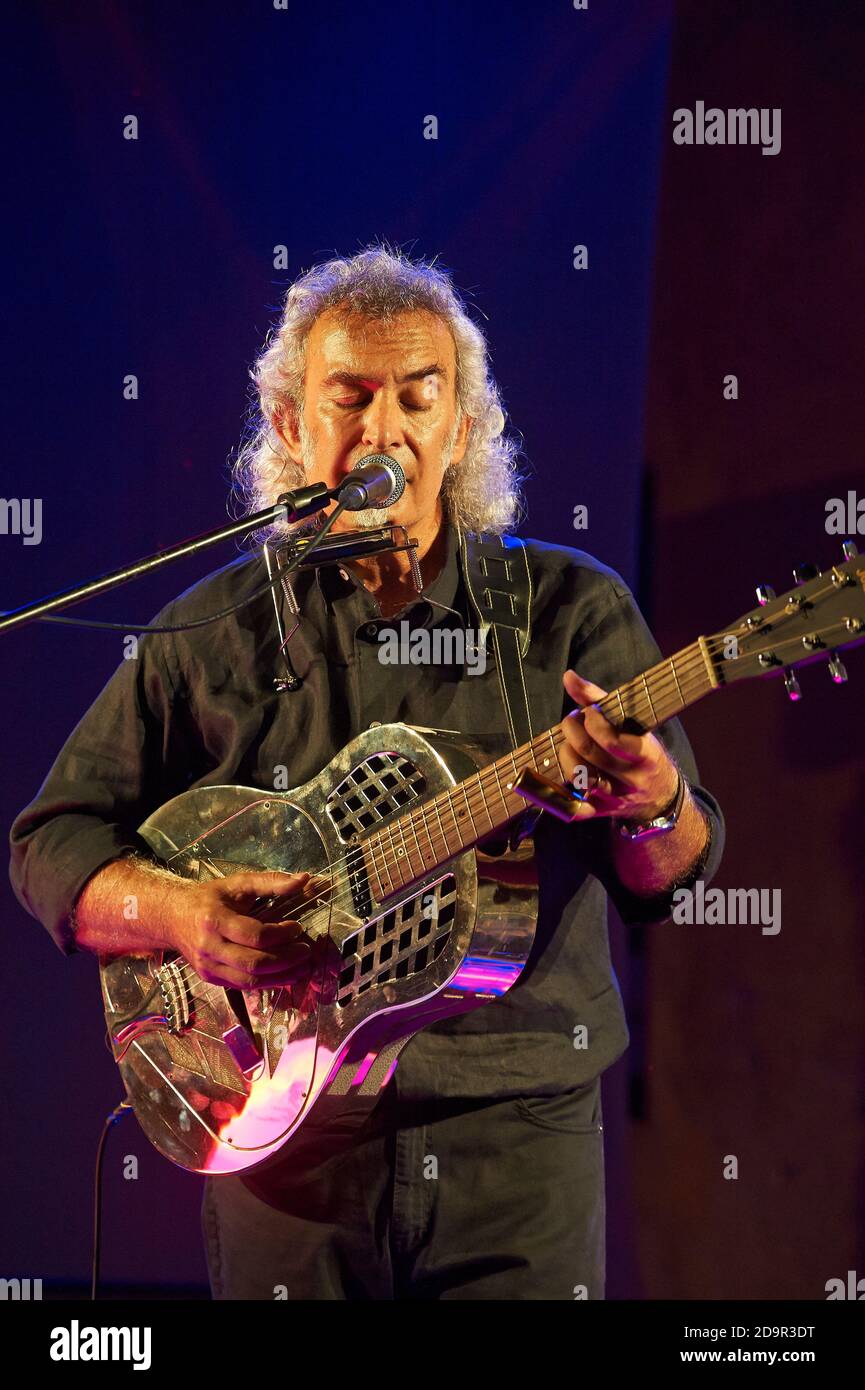 ISEO,ITALY - SEPTEMBER 5: exhibition live of the italian blues guitar ...