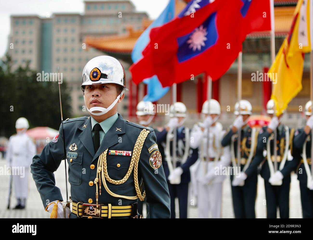 Tri service honor guards hi-res stock photography and images - Alamy
