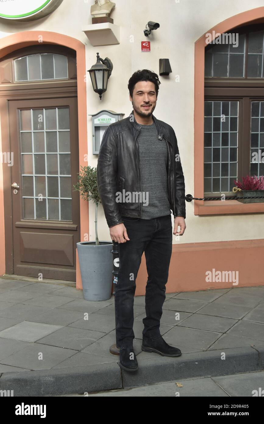 Cologne, Germany. 04th Nov, 2020. The actor Alexander Milo poses in the ...