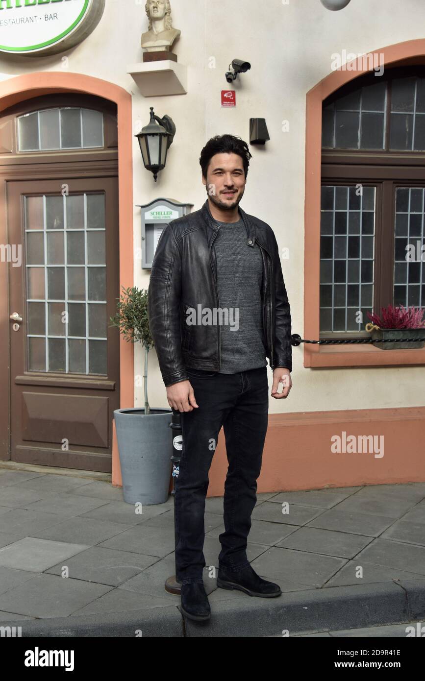 Cologne, Germany. 04th Nov, 2020. The actor Alexander Milo poses in the ...