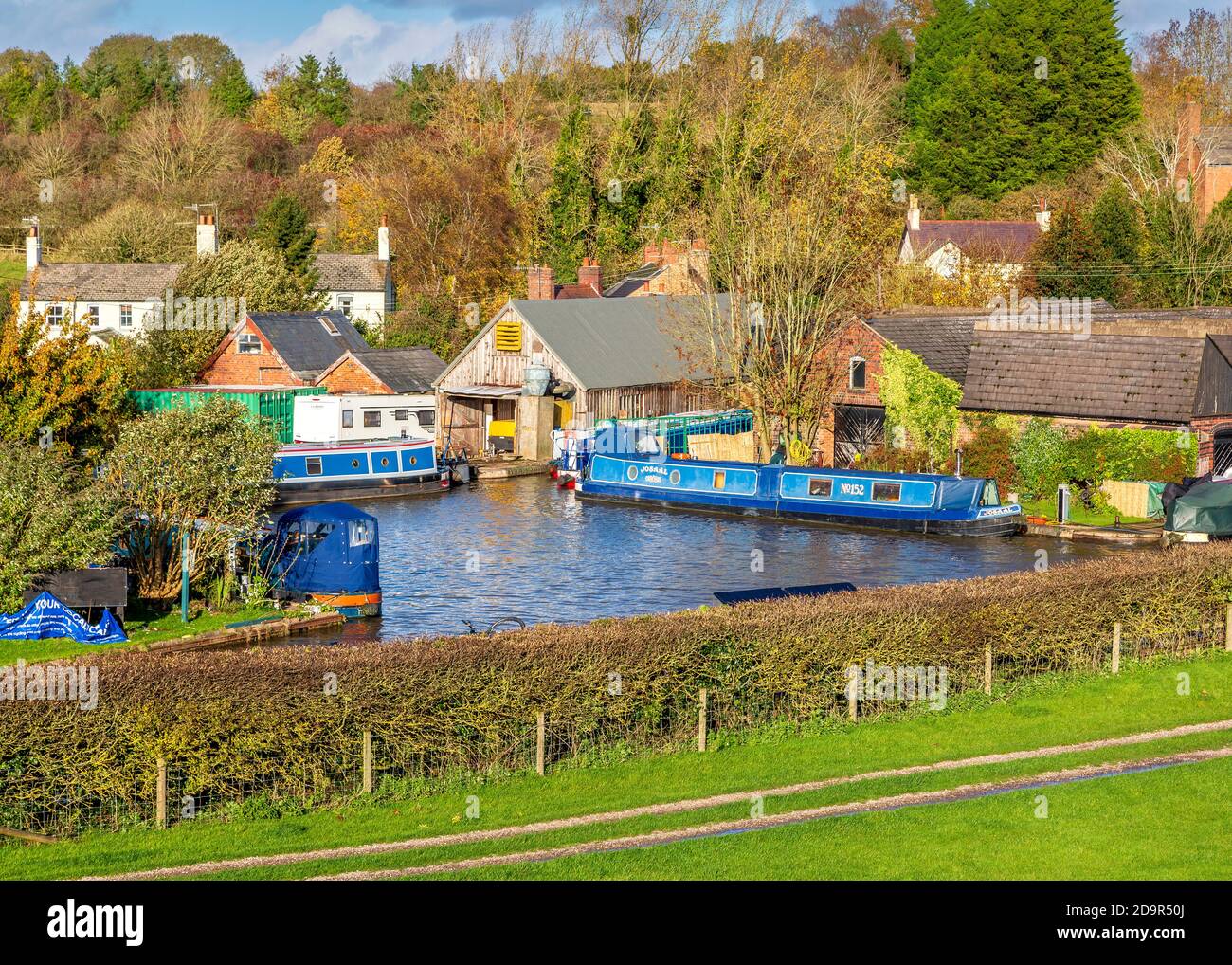 Tardebigge Wharf on Birmingham Worcester Canal in Wprcestershire ...