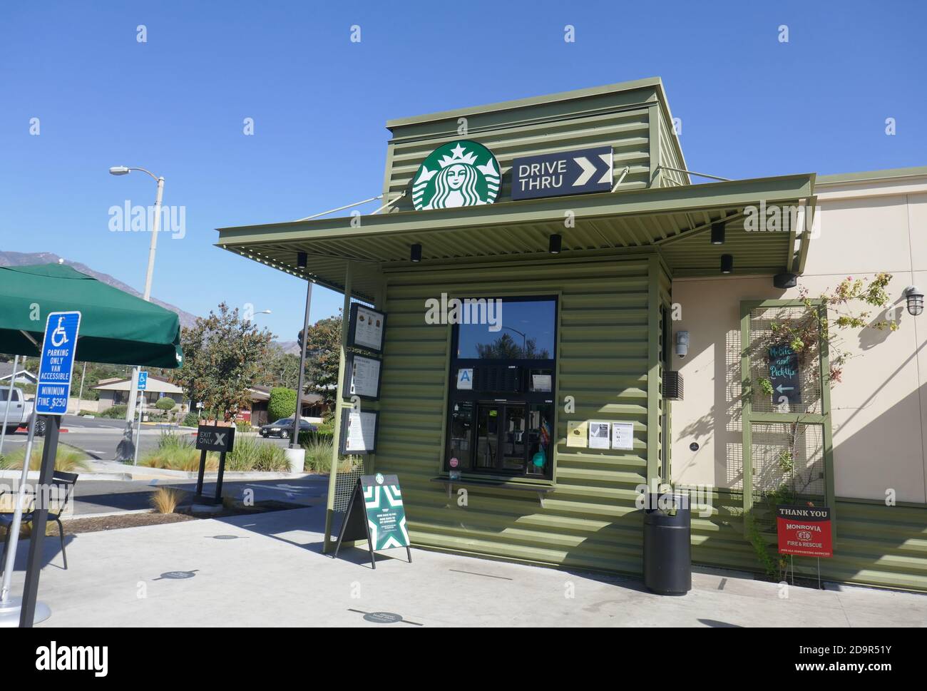 Starbucks outdoor seating hi-res stock photography and images - Alamy