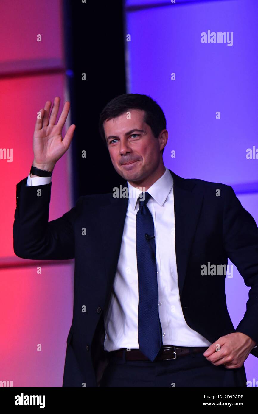 Democratic presidential hopeful Mayor Pete Buttigieg waves as he leaves ...