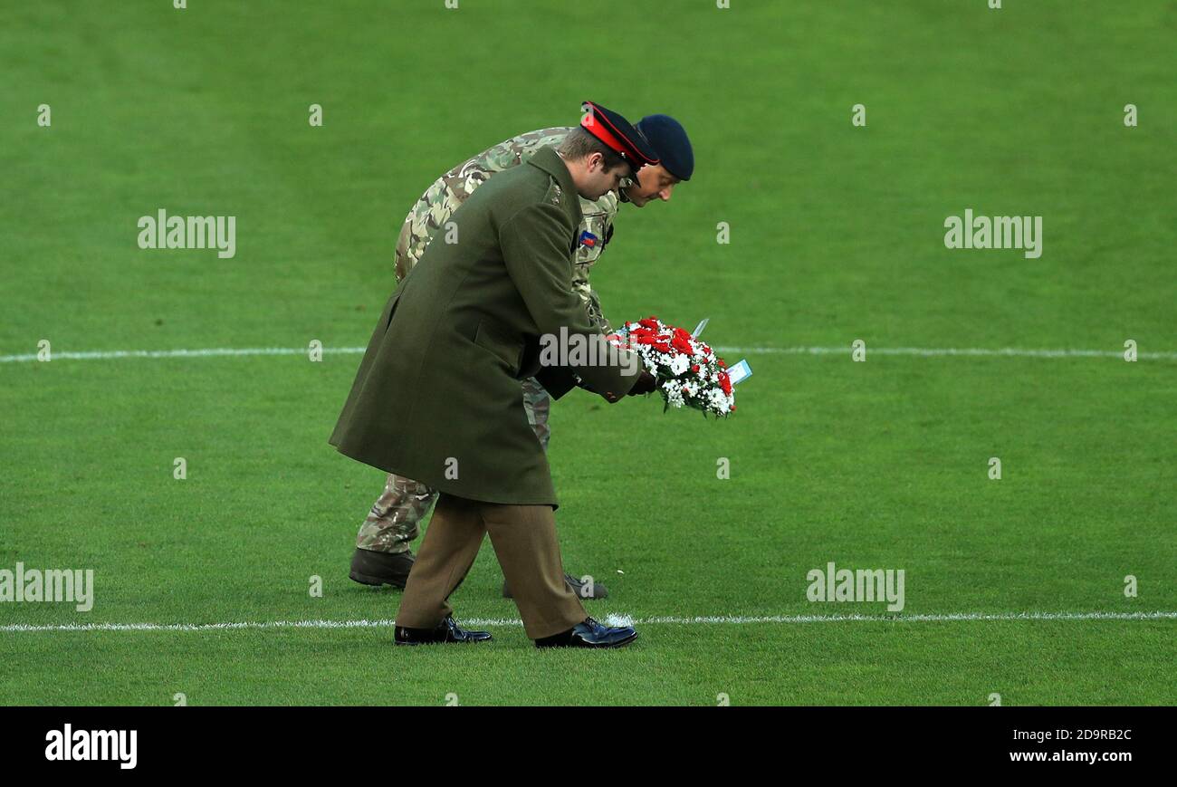 Football on centre spot hi-res stock photography and images - Alamy