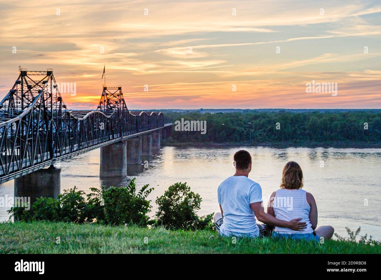 Mississippi river bridge hi-res stock photography and images - Alamy