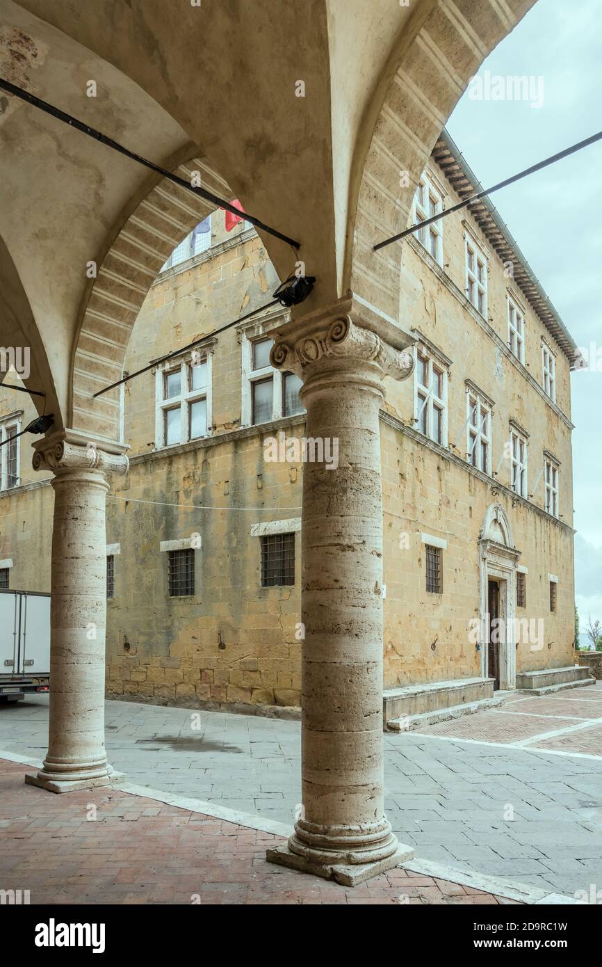 Tuscan columns hi-res stock photography and images - Alamy