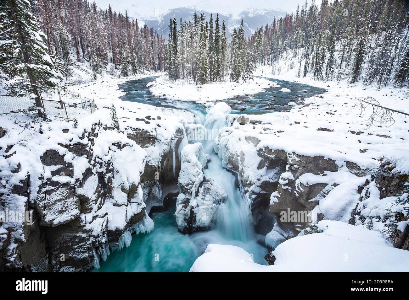 Sunwapta falls hi-res stock photography and images - Alamy
