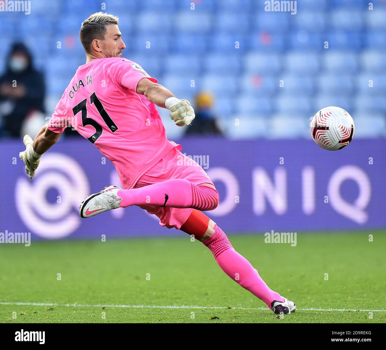 Crystal Palace goalkeeper Vicente Guaita during the Premier League ...