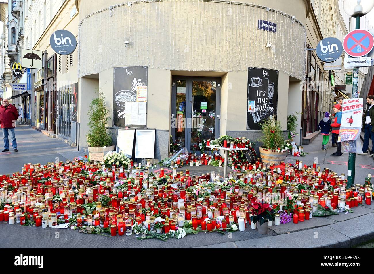 Vienna, Austria. 7th Nov, 2020. People mourn the victims of the ...