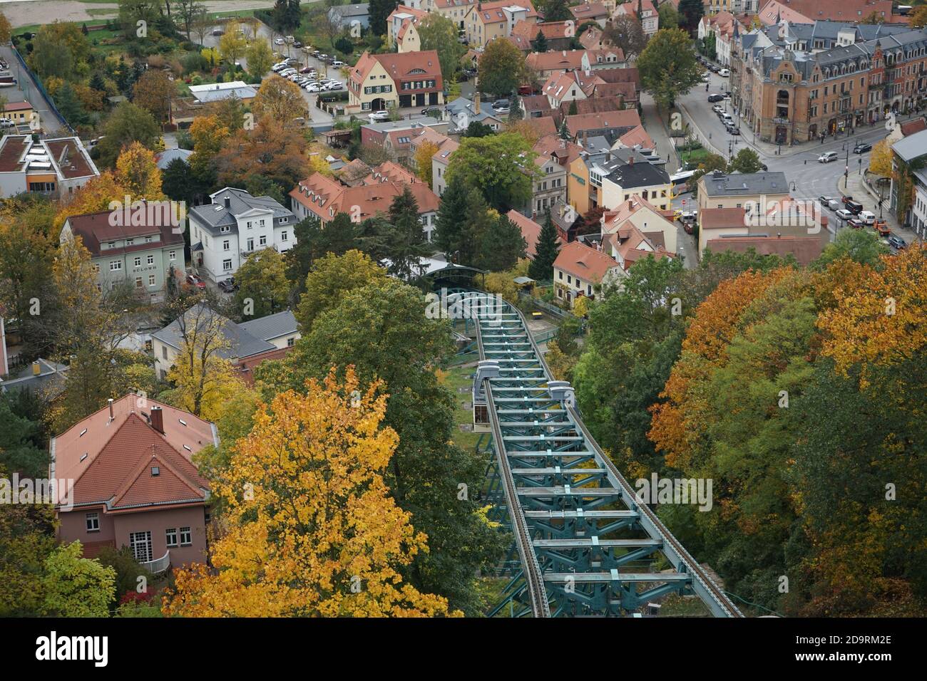 The steel beams of the Schwebebahn in Dresden lead down into the Elbe ...