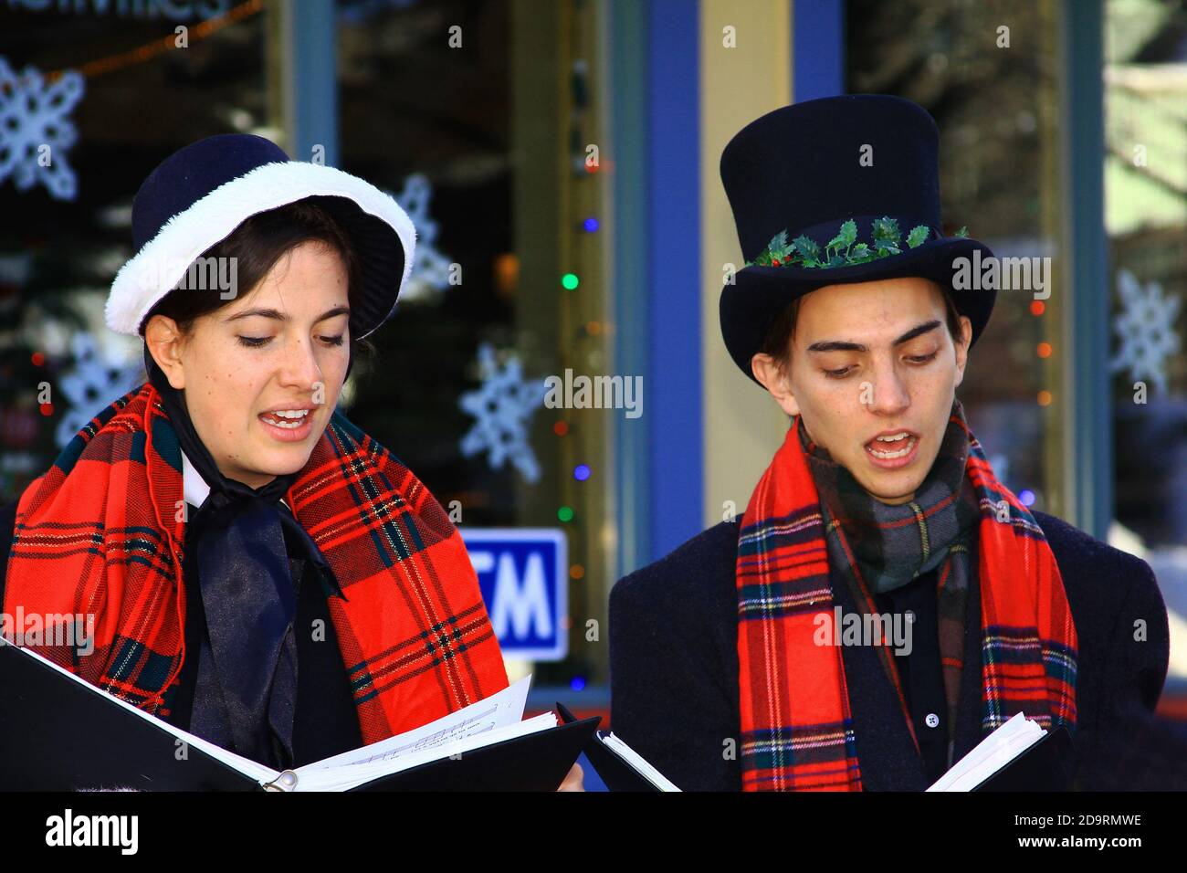 Victorian carolers hi-res stock photography and images - Alamy