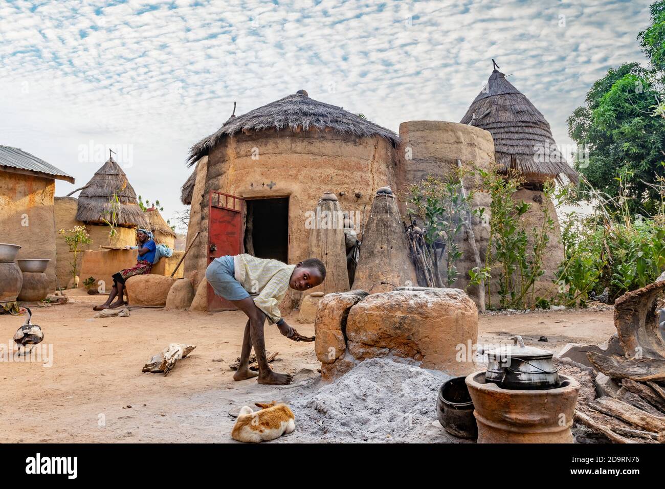 Somba girl doing her everyday work Stock Photo - Alamy