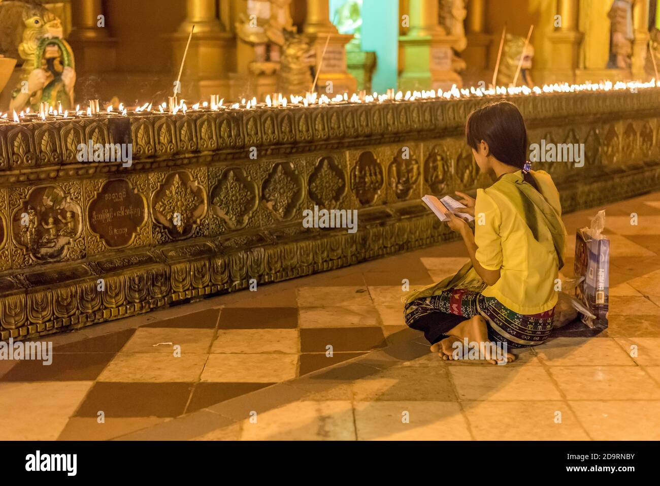 Pilgrims visit Shwedagon Pagoda in Yangon, Myanmar Stock Photo - Alamy