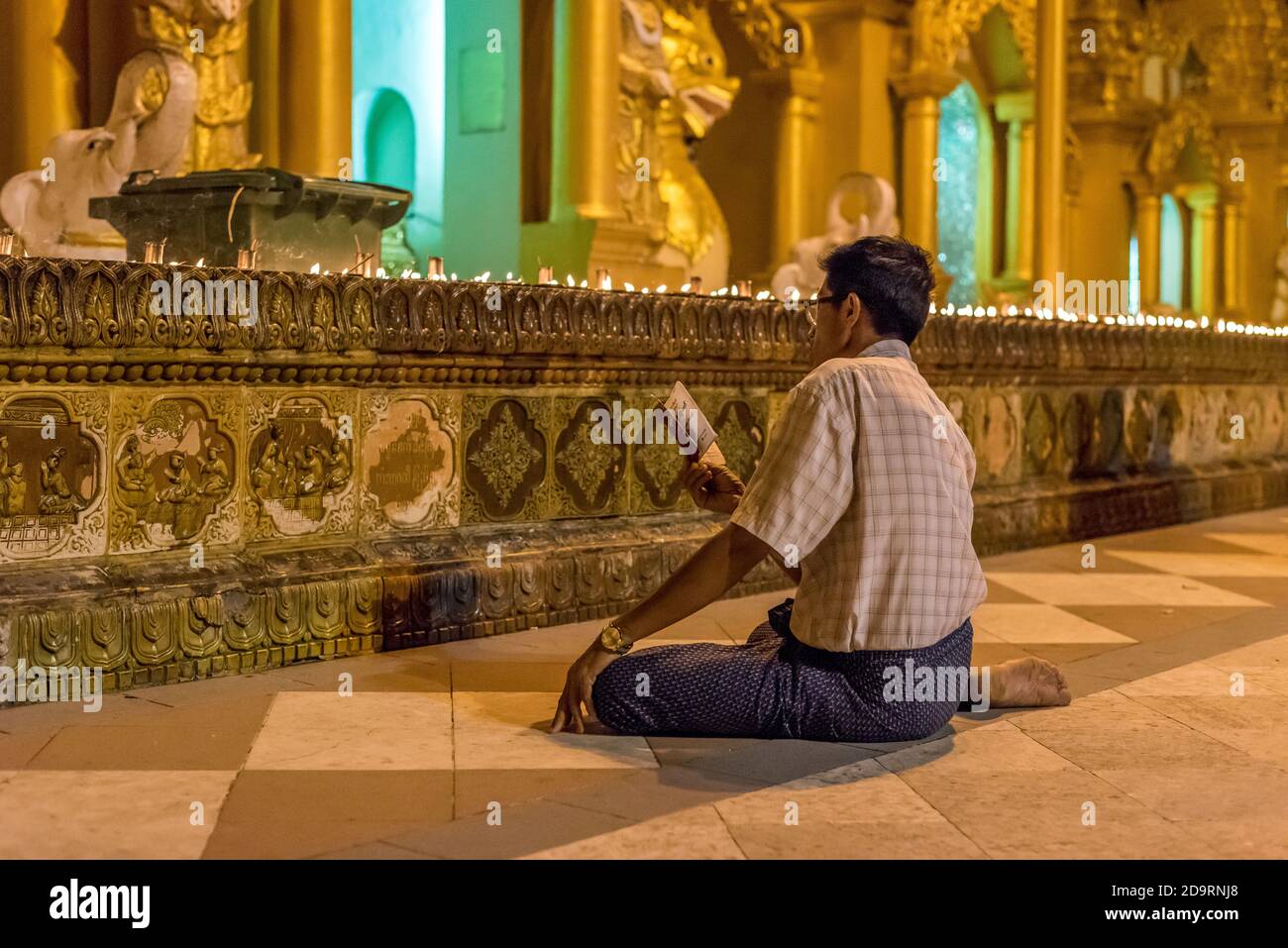 Pilgrims visit Shwedagon Pagoda in Yangon, Myanmar Stock Photo - Alamy