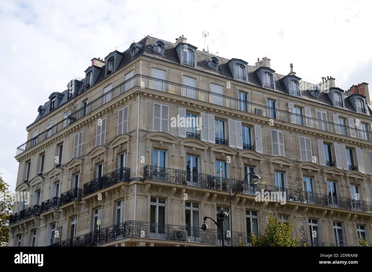 Residential building on corner in Paris, France Stock Photo - Alamy