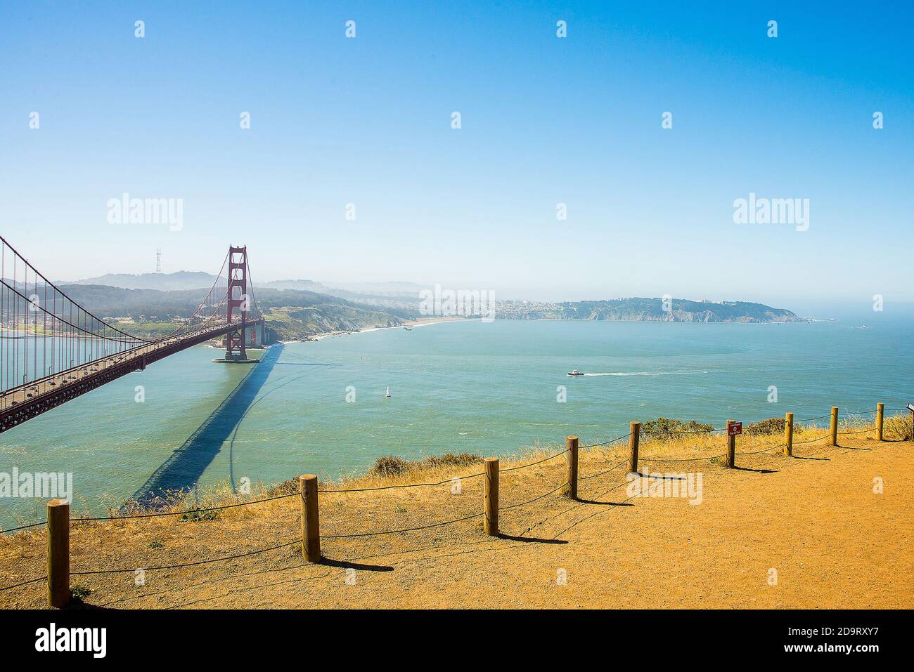 Beautiful view of the San Francisco Bay with the Golden Gate Bridge ...