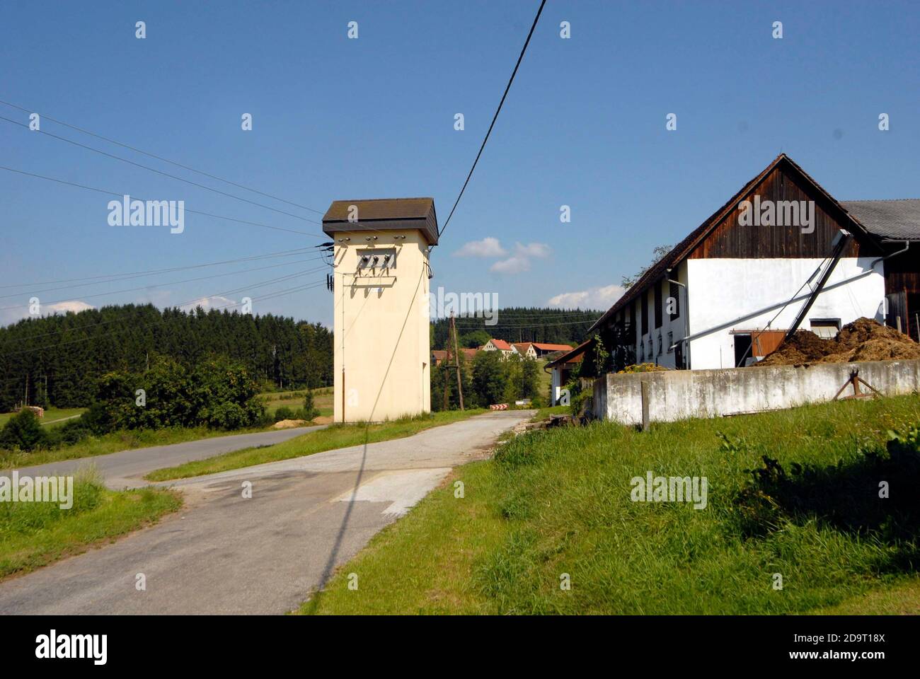 an electrical substation next to the street in the countryside Stock ...