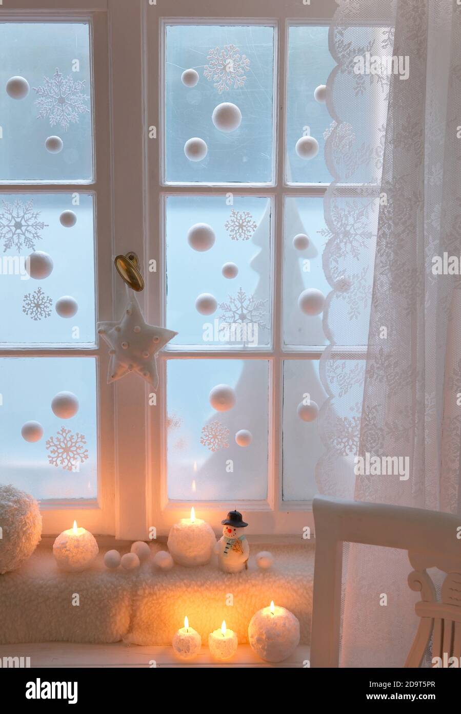 Snowballs and stars at the window, step available UK USE ONLY/EMAIL TO ...