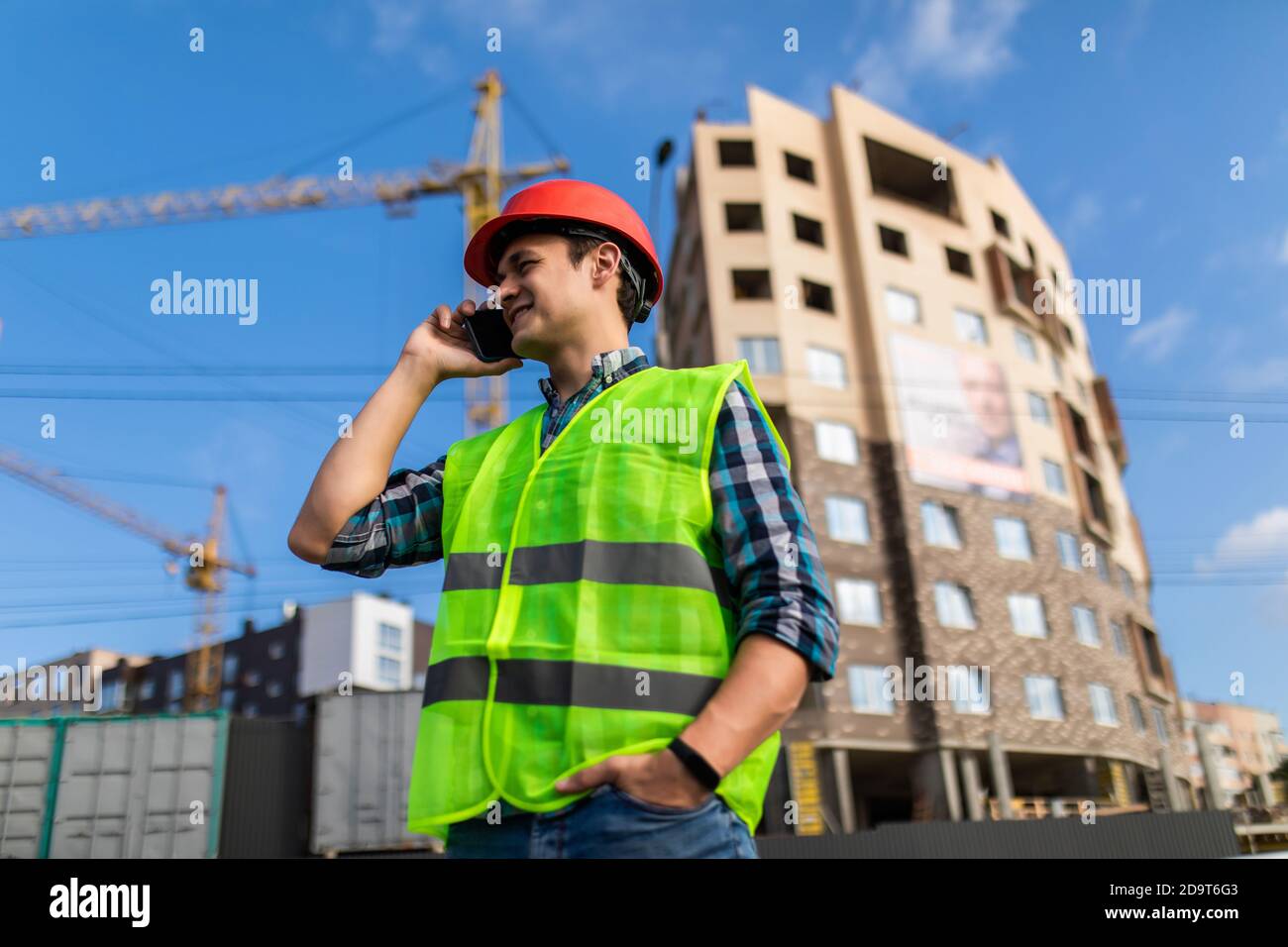 Engineer talking on the phone on a construction site Stock Photo - Alamy
