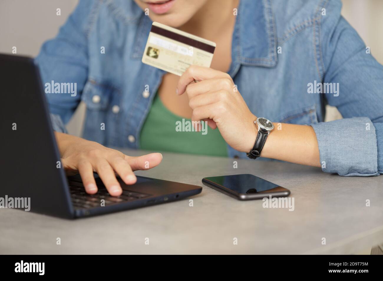 Hand woman uses credit hi-res stock photography and images - Alamy