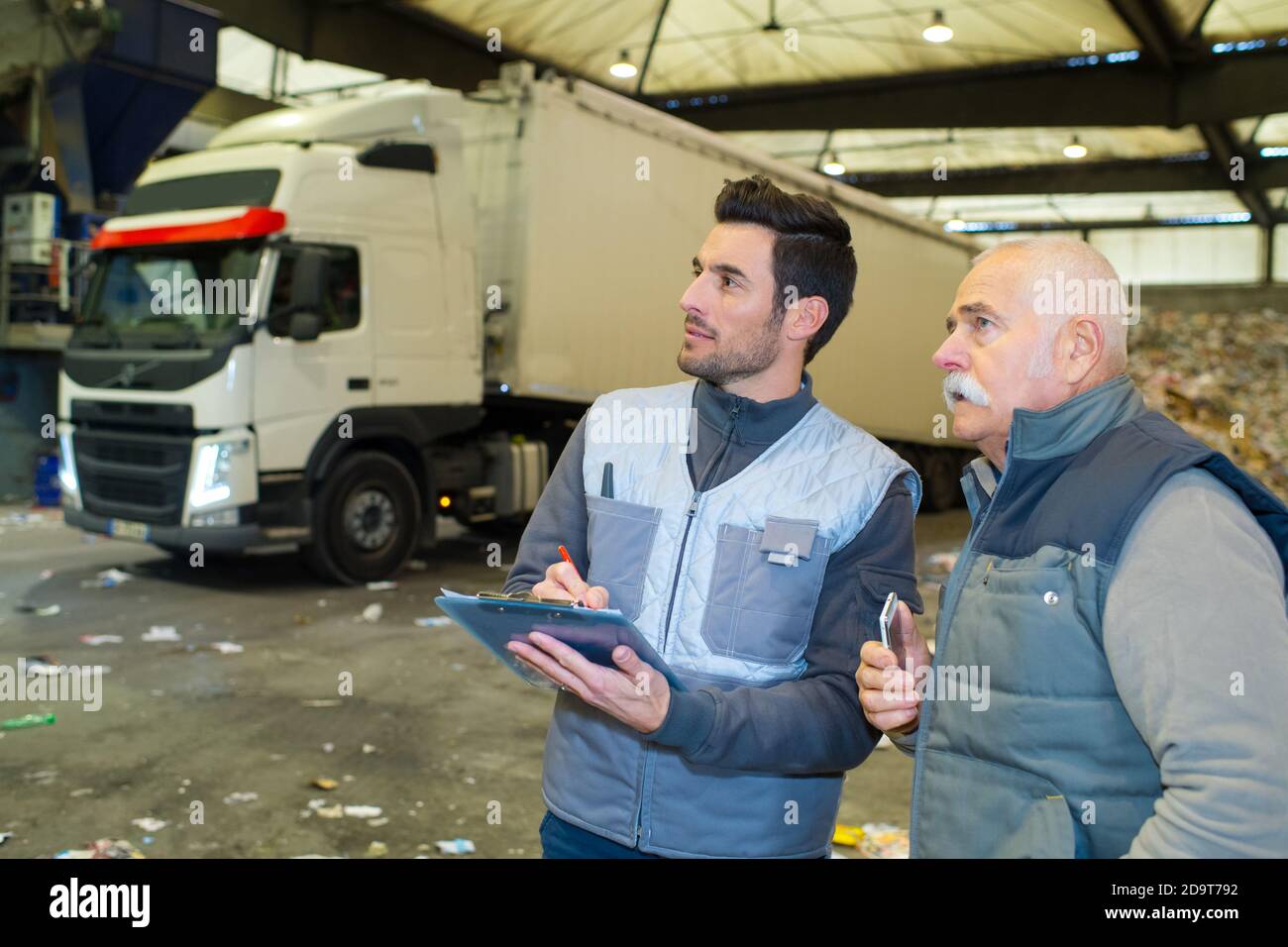 Workers sort garbage waste recycling hi-res stock photography and ...