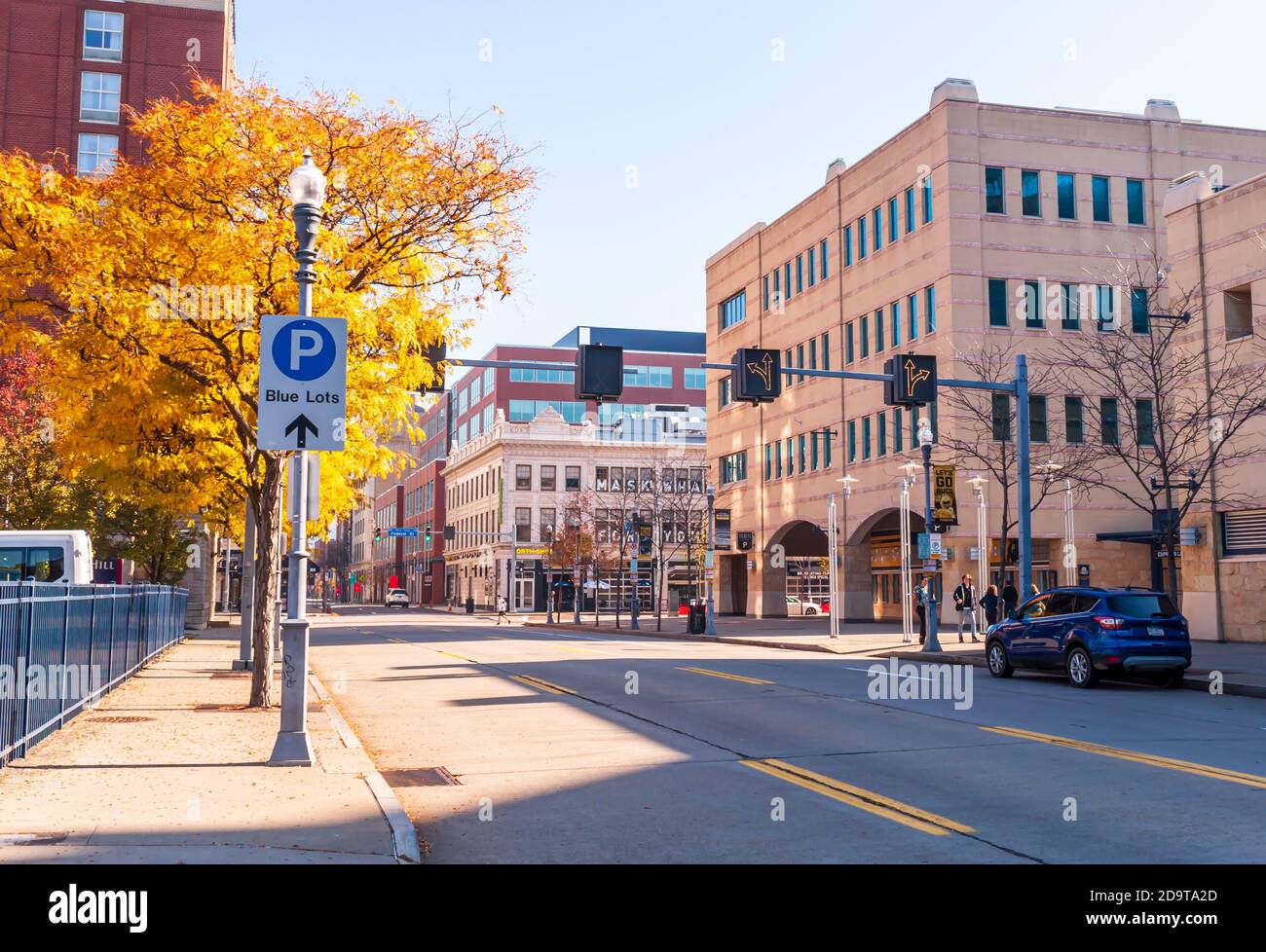 Street intersection next to park hi-res stock photography and images ...