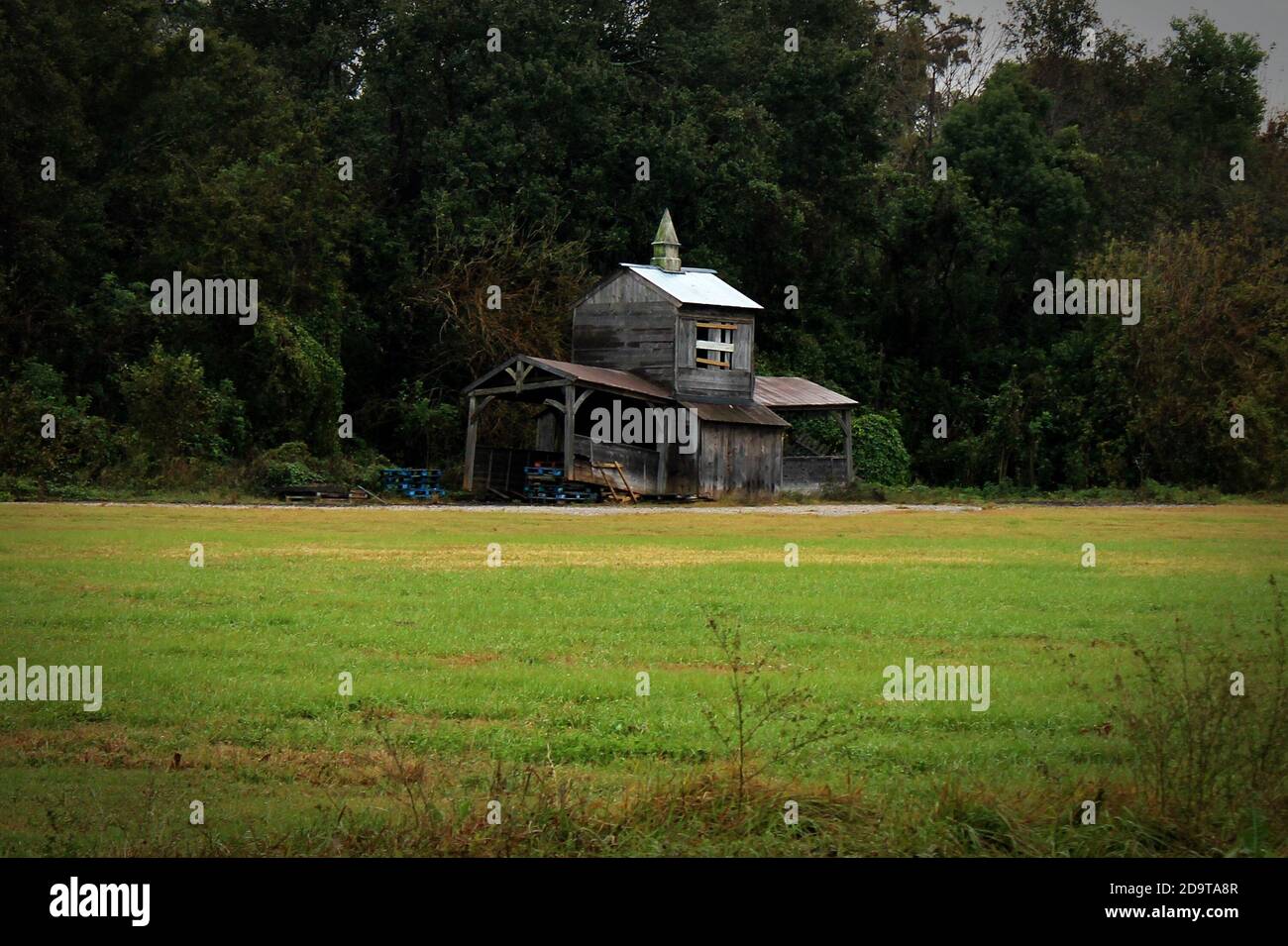 Lean to structure hi-res stock photography and images - Alamy