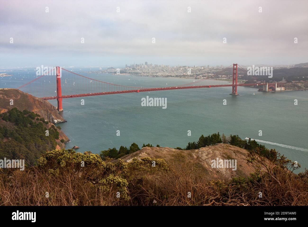 Red bridge san francisco hi-res stock photography and images - Alamy