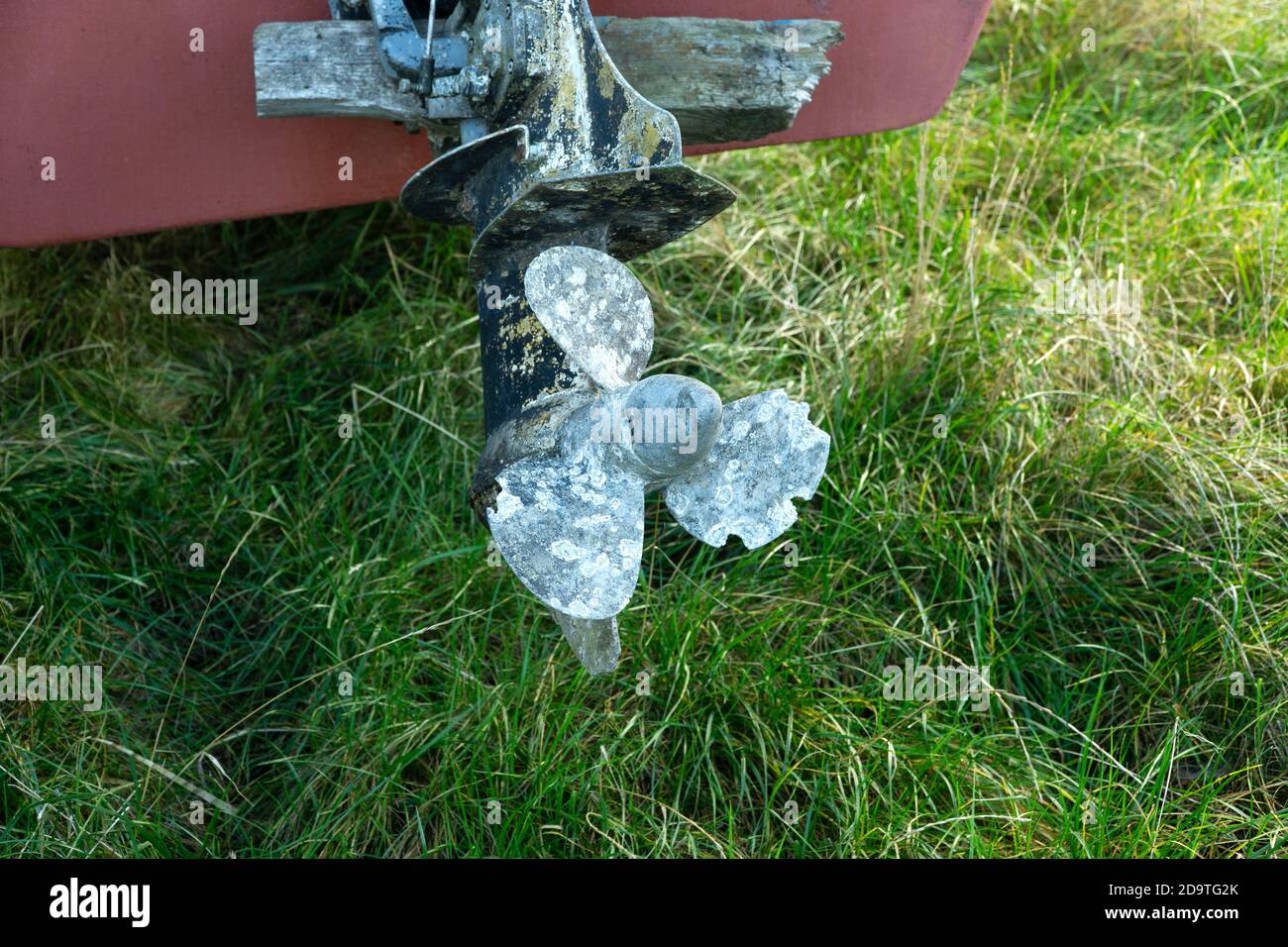 Severely corroded boat propeller Stock Photo - Alamy