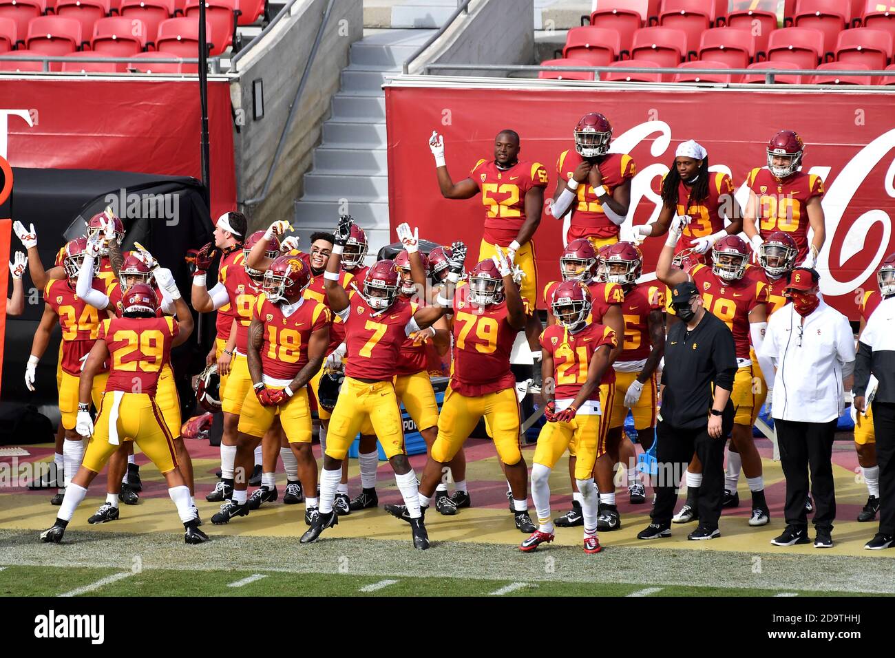 Los Angeles, CA. 7th Nov, 2020. USC Trojans players on the sidelines ...
