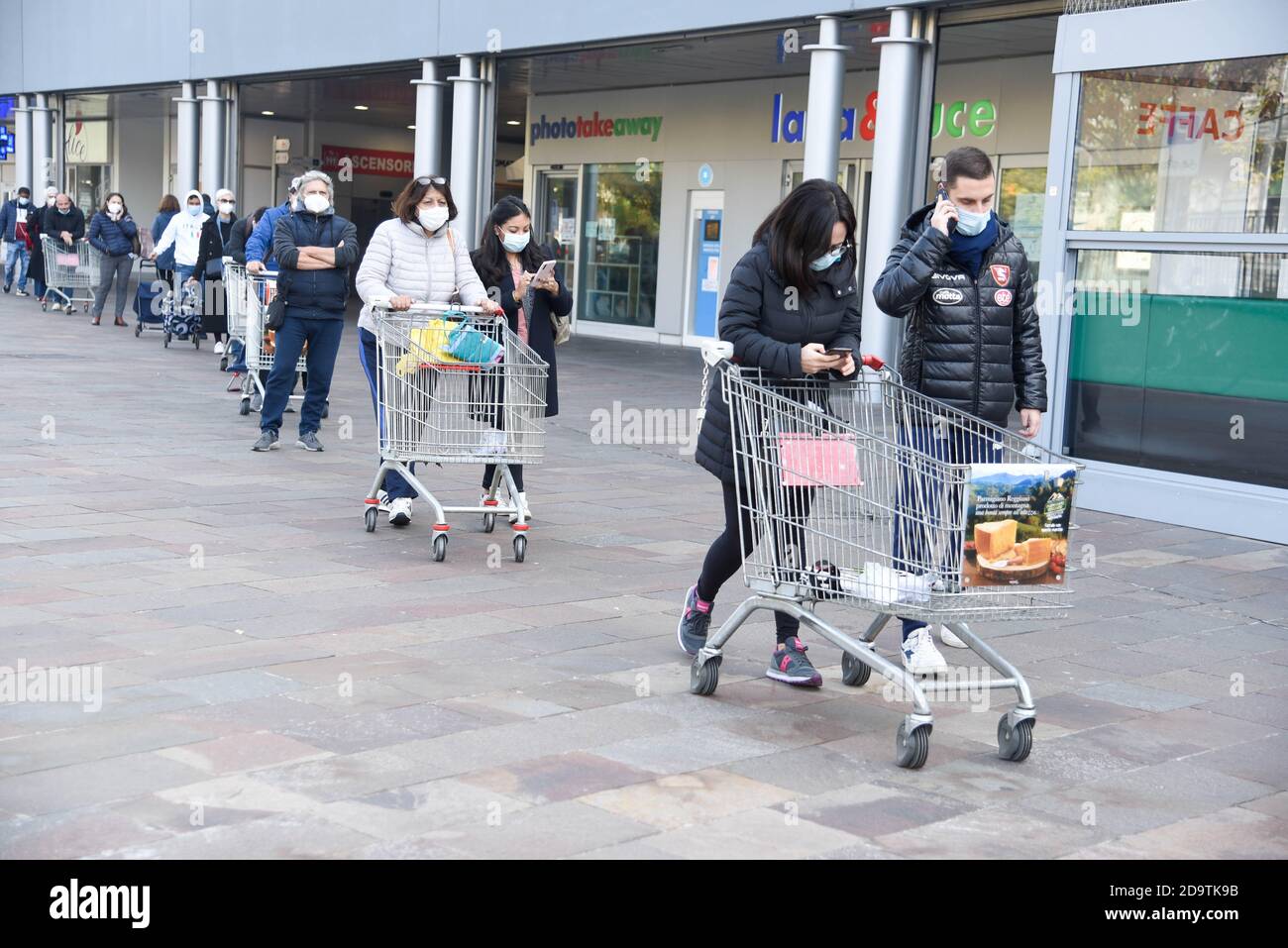 Milan, Italy. 07th Nov, 2020. Milan, a city in Lockdown to counter the ...