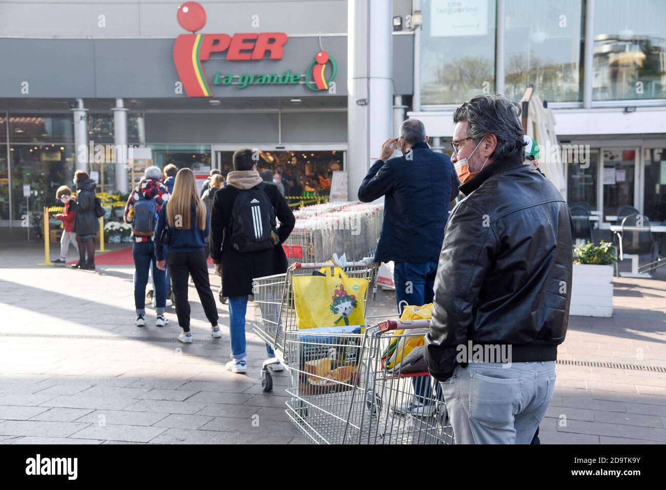 Milan, Italy. 07th Nov, 2020. Milan, a city in Lockdown to counter the ...
