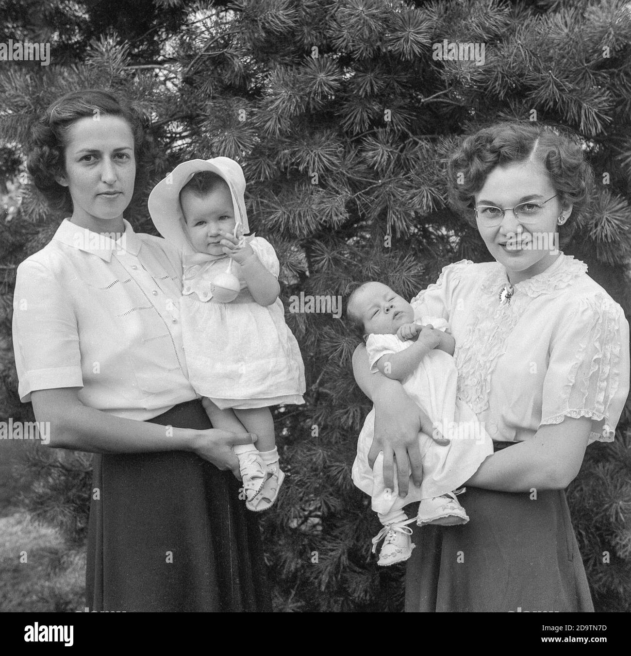 Mother and baby 1940s 1950s Black and White Stock Photos & Images - Alamy