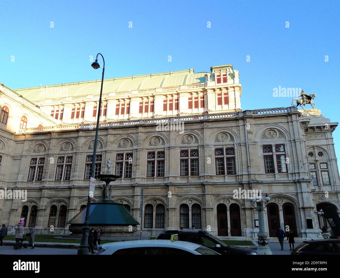 View of famous Wiener Ringstrasse with historic Burgtheater (Imperial ...