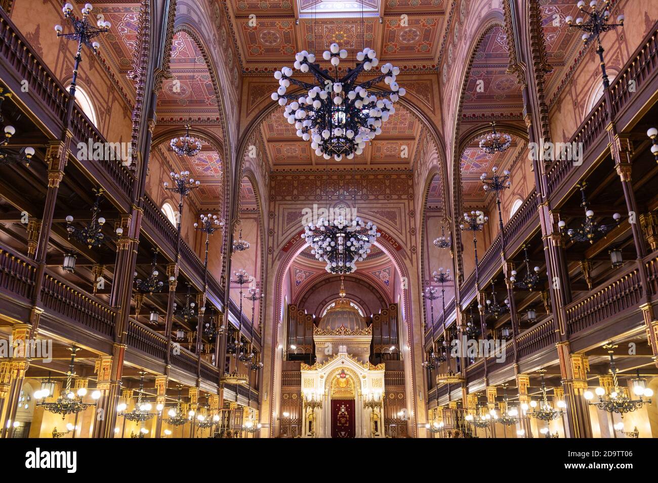 Budapest jewish synagogue architecture detail in Budapest in Hungary ...