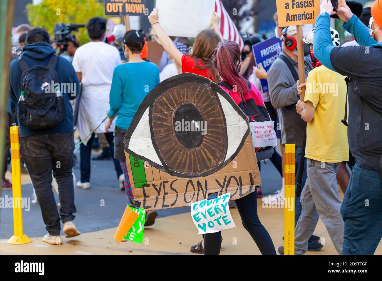 Washington DC, USA 11/06/2020: A crowd gathered near White House demand ...