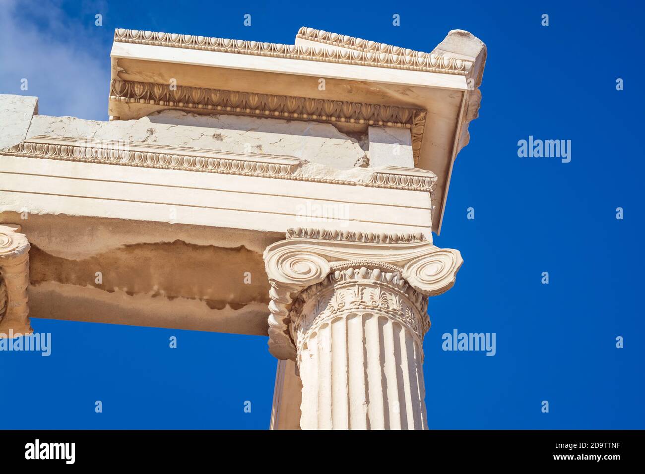 Ionic order of greek architecture hi-res stock photography and images ...