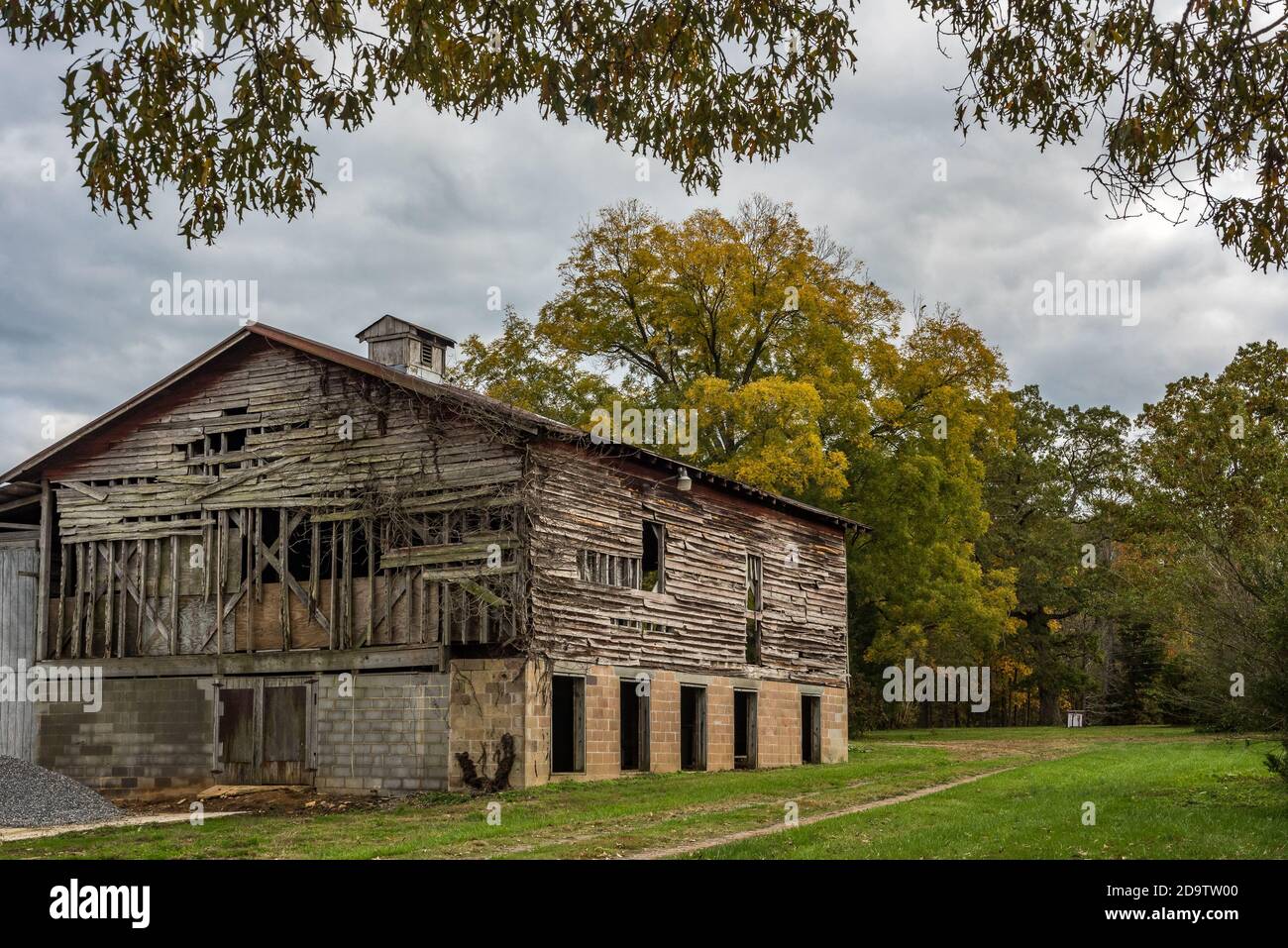 Rural Virginia farm with dilapidated buildings and equipment Stock ...