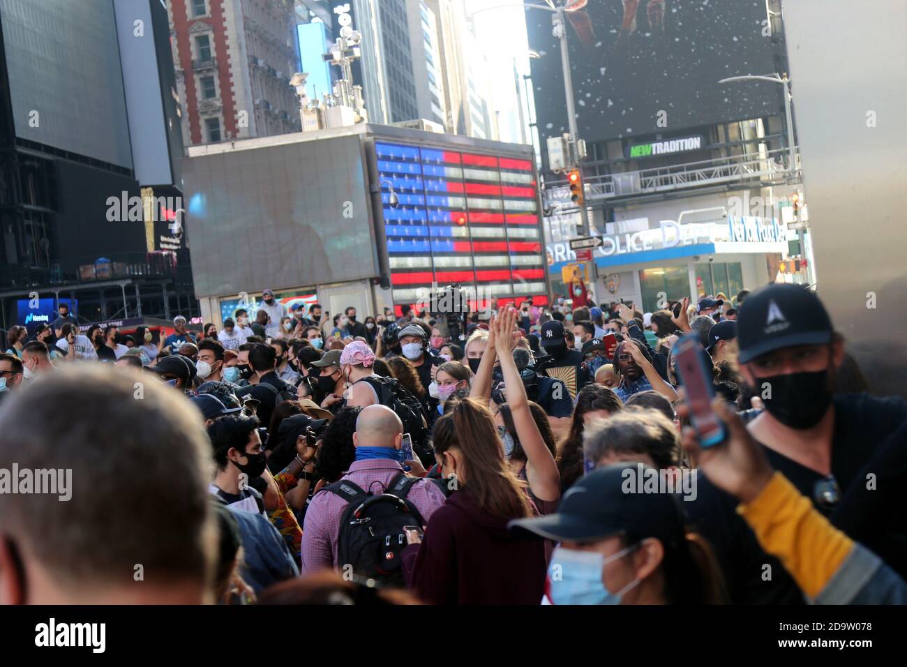 Times square 2000 hi-res stock photography and images - Alamy