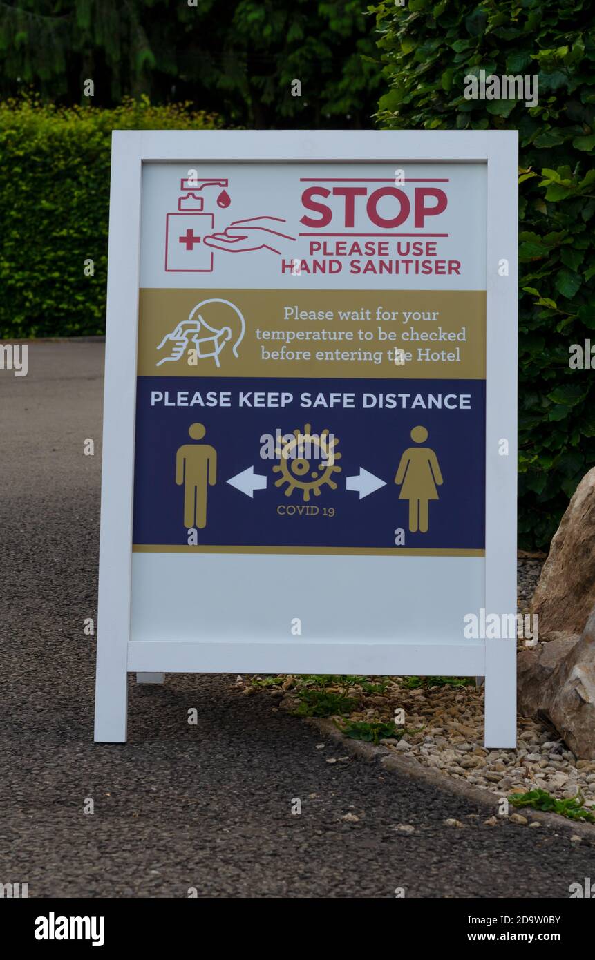 Please keep your distance covid sign board entrance hi-res stock ...