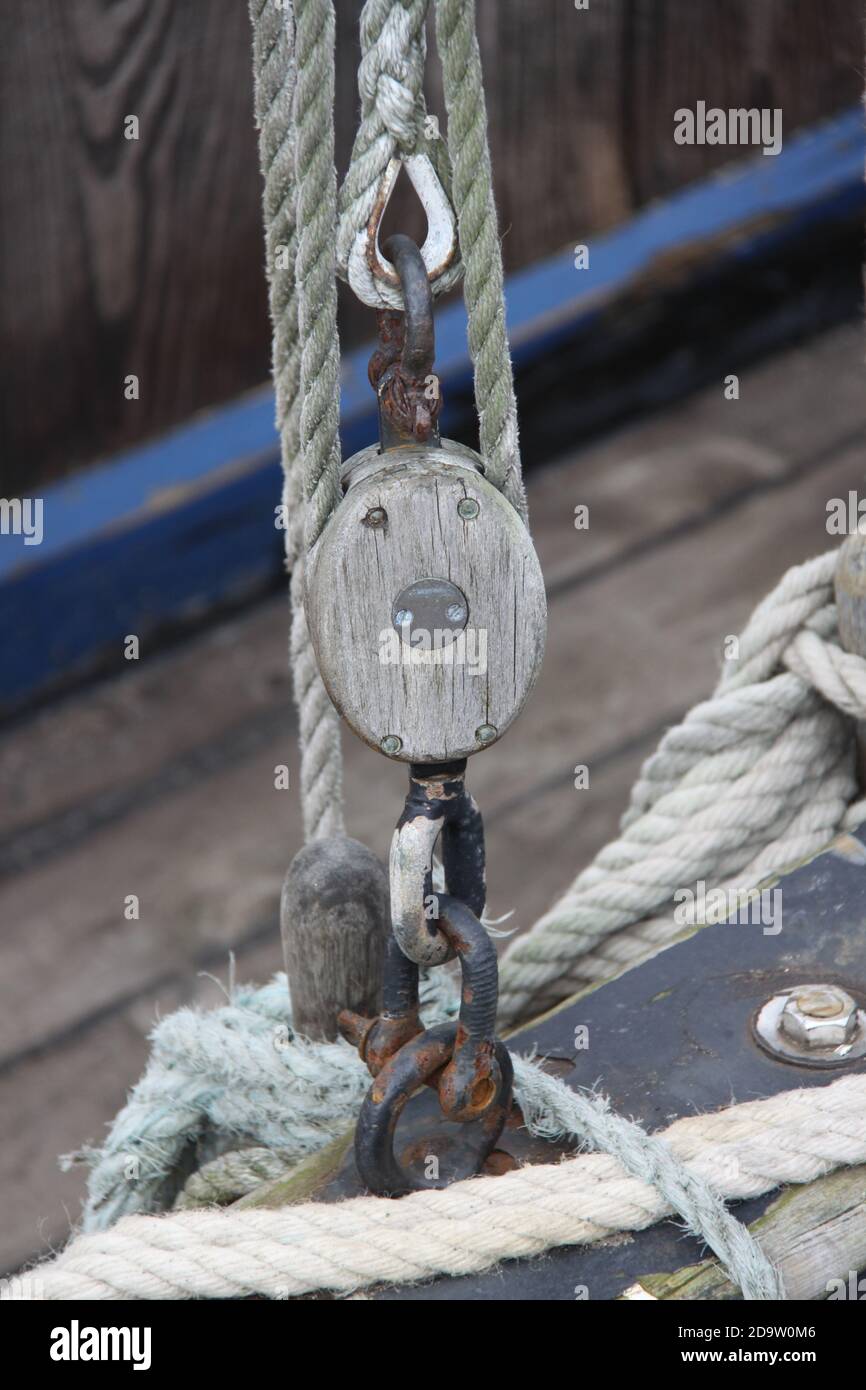 Old sailing wooden blocks rigging hi-res stock photography and images ...