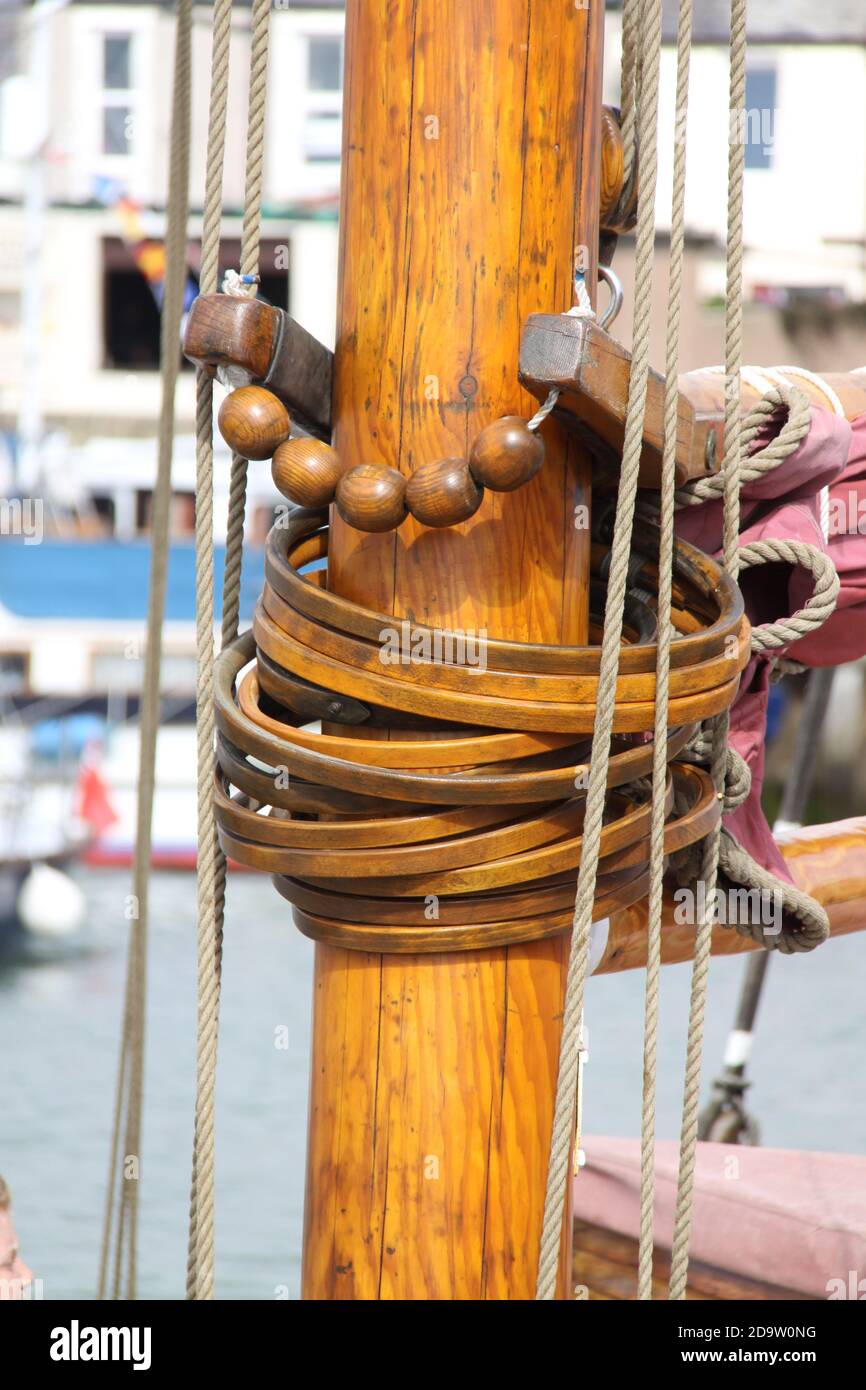 Old sailing wooden blocks rigging hi-res stock photography and images ...