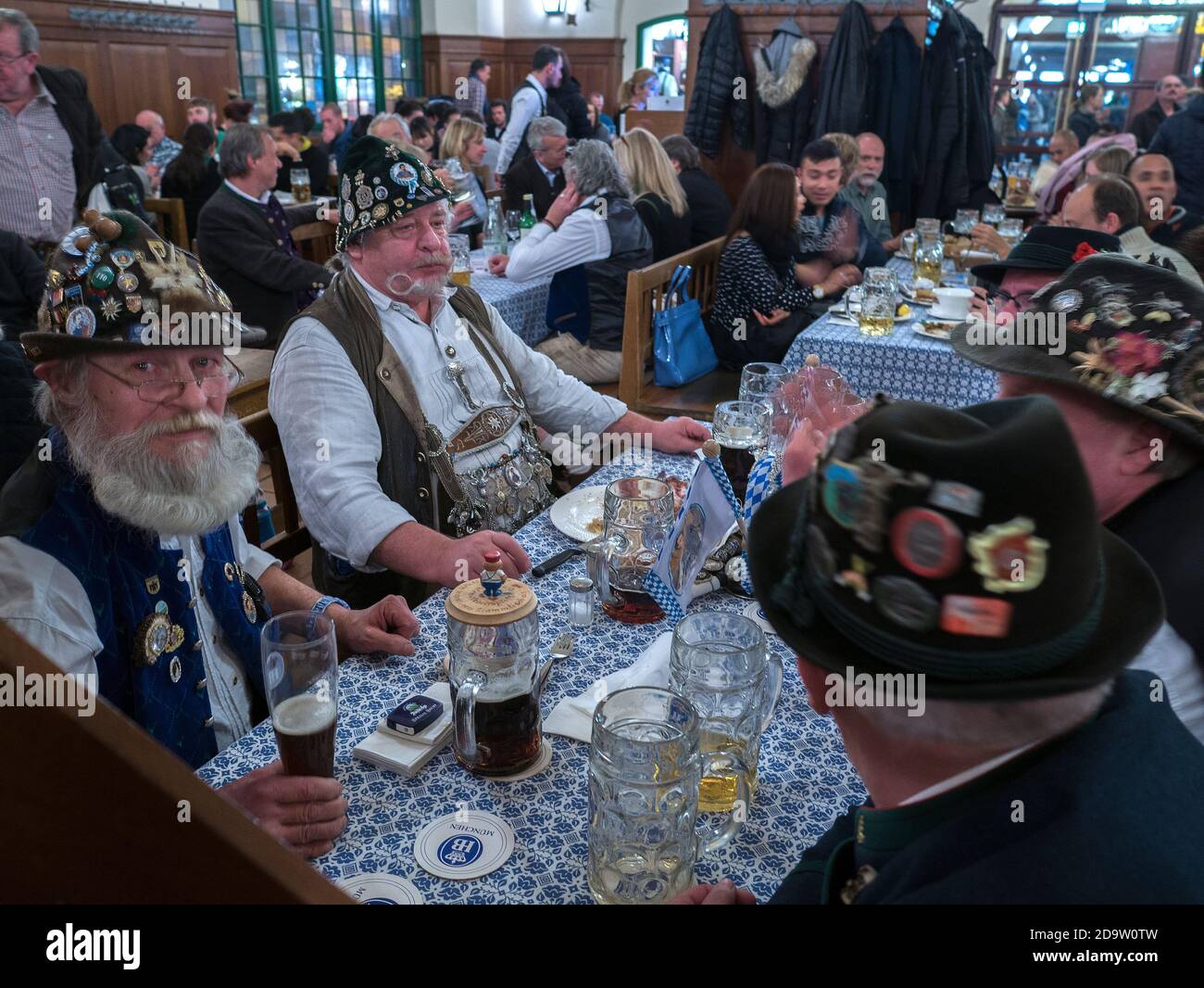 Local Bavarian men join tourists at the Hofbrahaus bar in Munich Stock ...