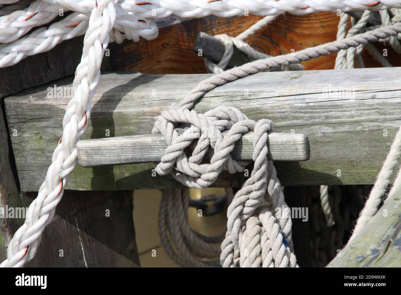 Cleat hitch knot hi-res stock photography and images - Alamy
