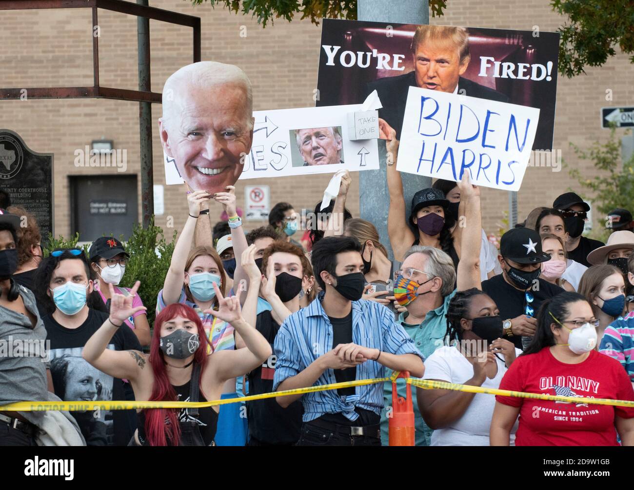 Protesters and supporters polarization hi-res stock photography and ...
