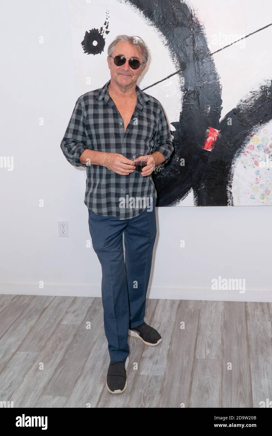 Featured artist hi-res stock photography and images - Alamy